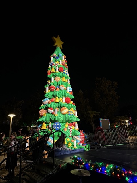 Legoland California is decked out for Christmas 2025 | Family Choice Awards
